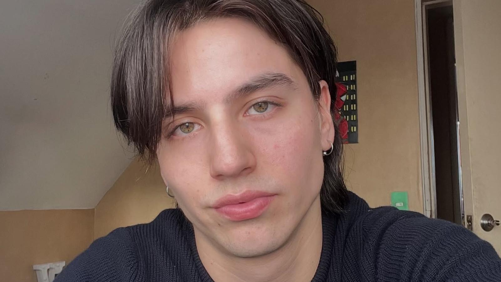 El duro relato familiar de Alan Didier: su padre estuvo preso y fue criado por sus abuelos | 13.cl